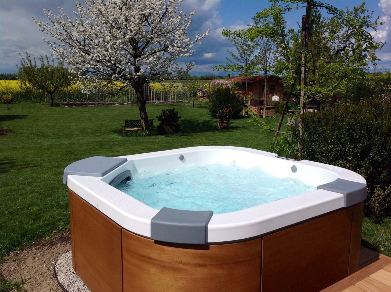 Jacuzzi®Delfi™TO ORDER Hot Tub | Oyster Pools & Hot Tubs - Wales