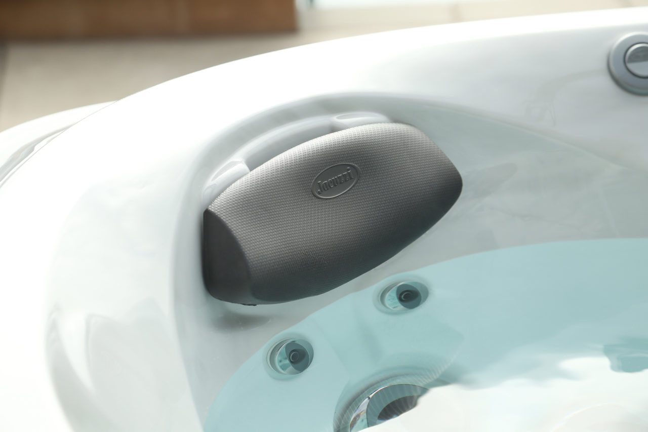 Jacuzzi®J-445™ Hot Tub | Oyster Pools & Hot Tubs - Wales