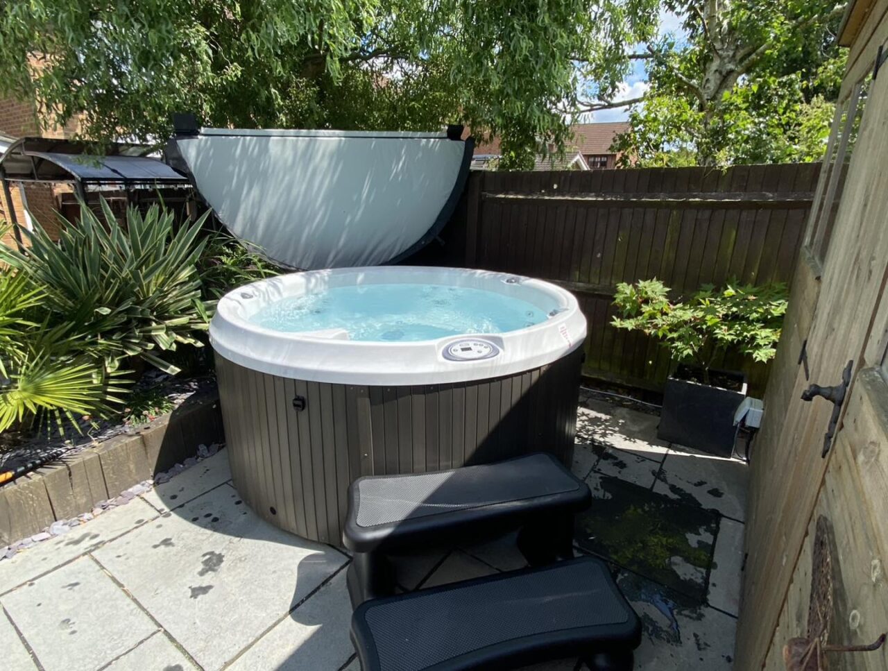 Jacuzzi®J-210™TO ORDER Hot Tub | Oyster Pools & Hot Tubs - Wales