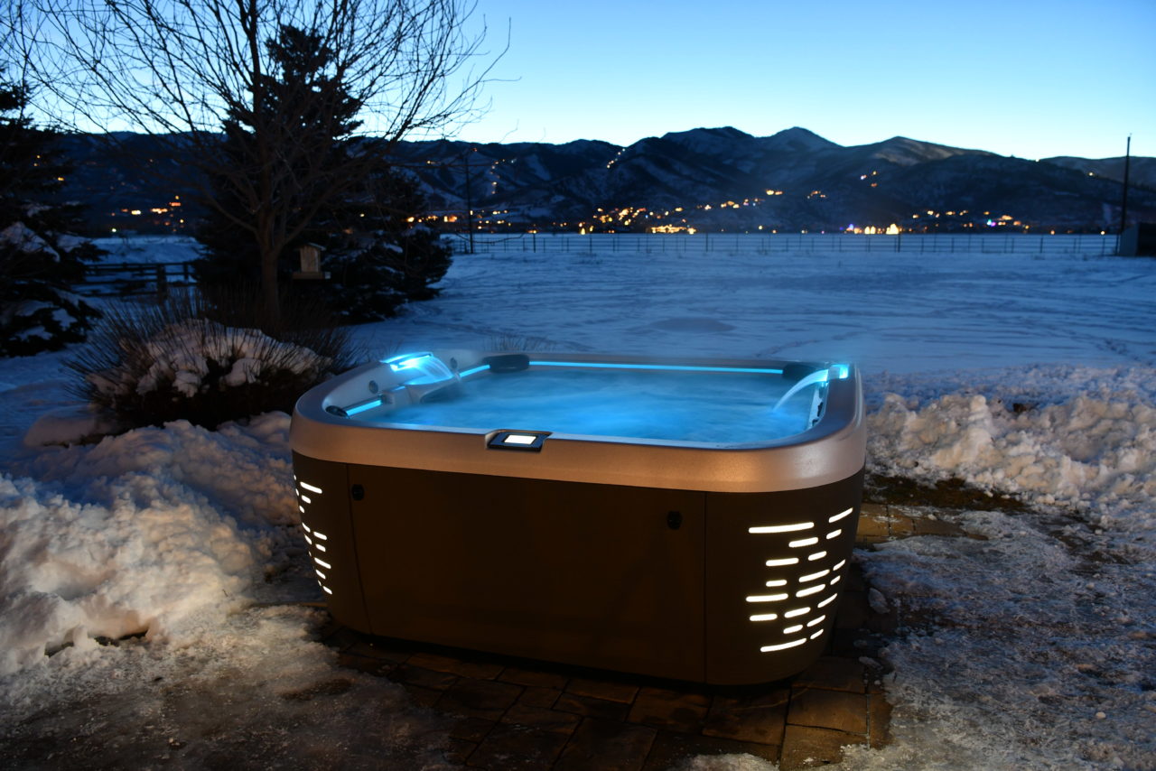 Jacuzzi®J-575™ Hot Tub | Oyster Pools & Hot Tubs - Wales