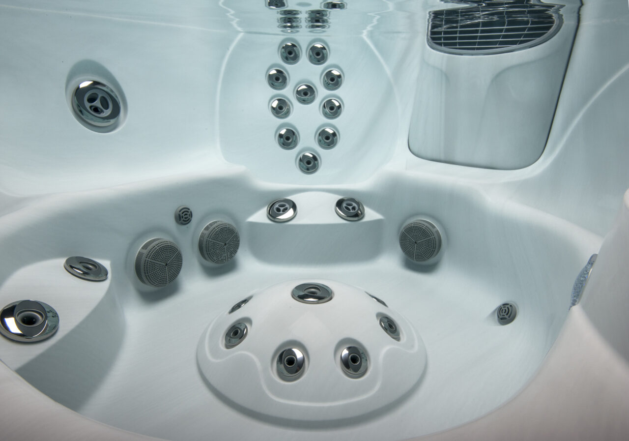 Jacuzzi®J-345™ Hot Tub | Oyster Pools & Hot Tubs - Wales