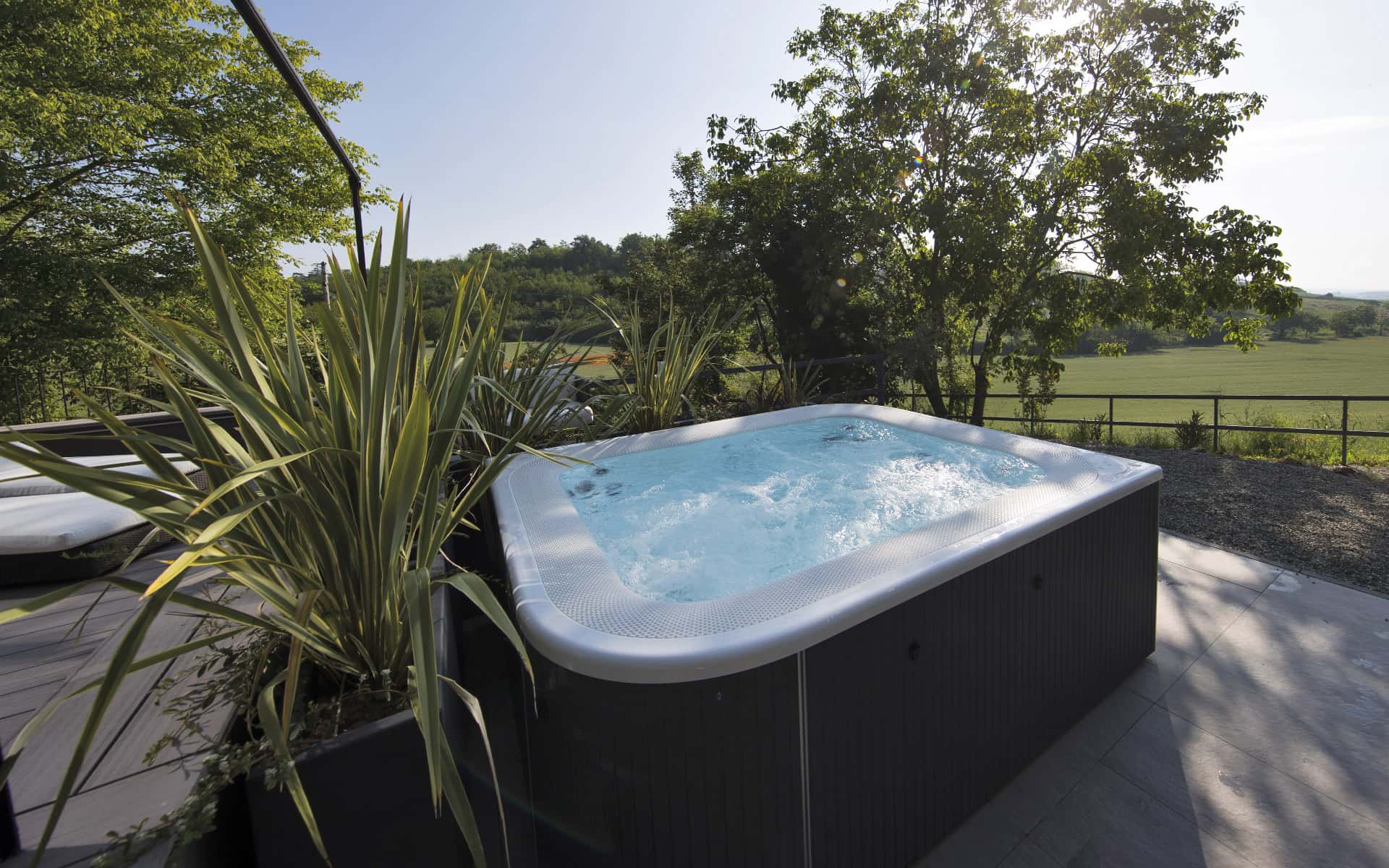 Jacuzzi®Virtus Hot Tub | Oyster Pools & Hot Tubs - Wales