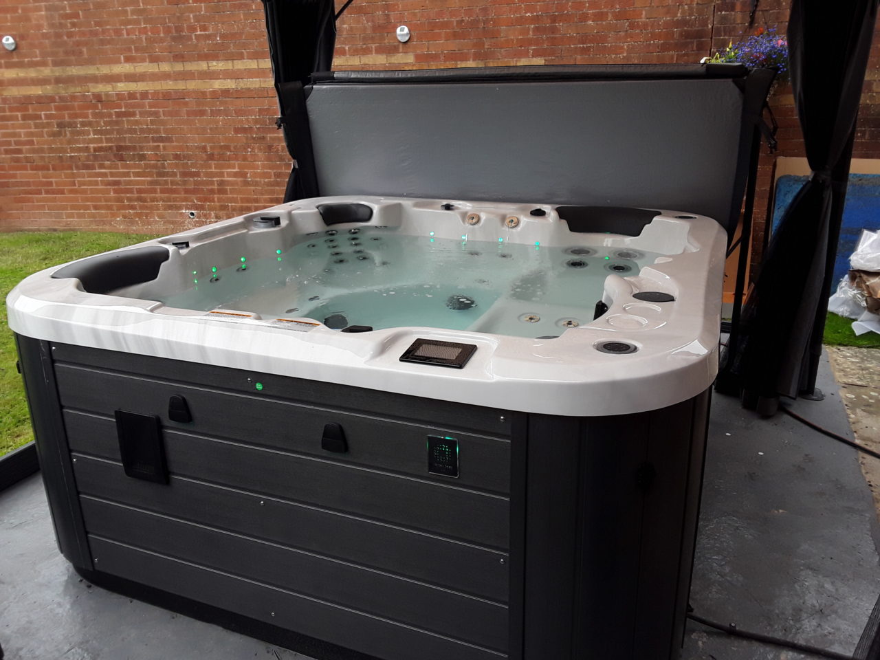 Vortex Spas™MERCURY™IN STOCK Hot Tub | Oyster Pools & Hot Tubs