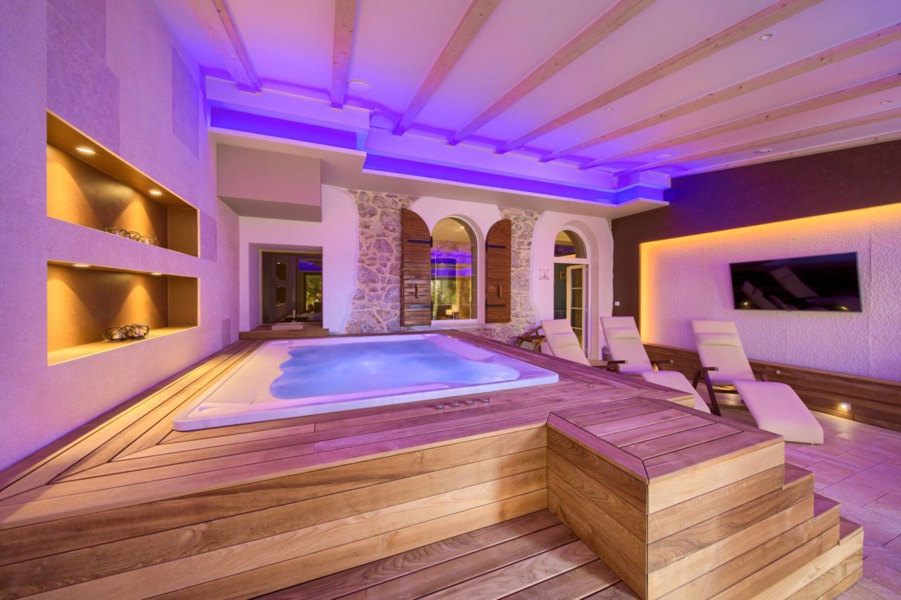 Jacuzzi®Virginia ProTO ORDER Hot Tub| Oyster Pools & Hot Tubs