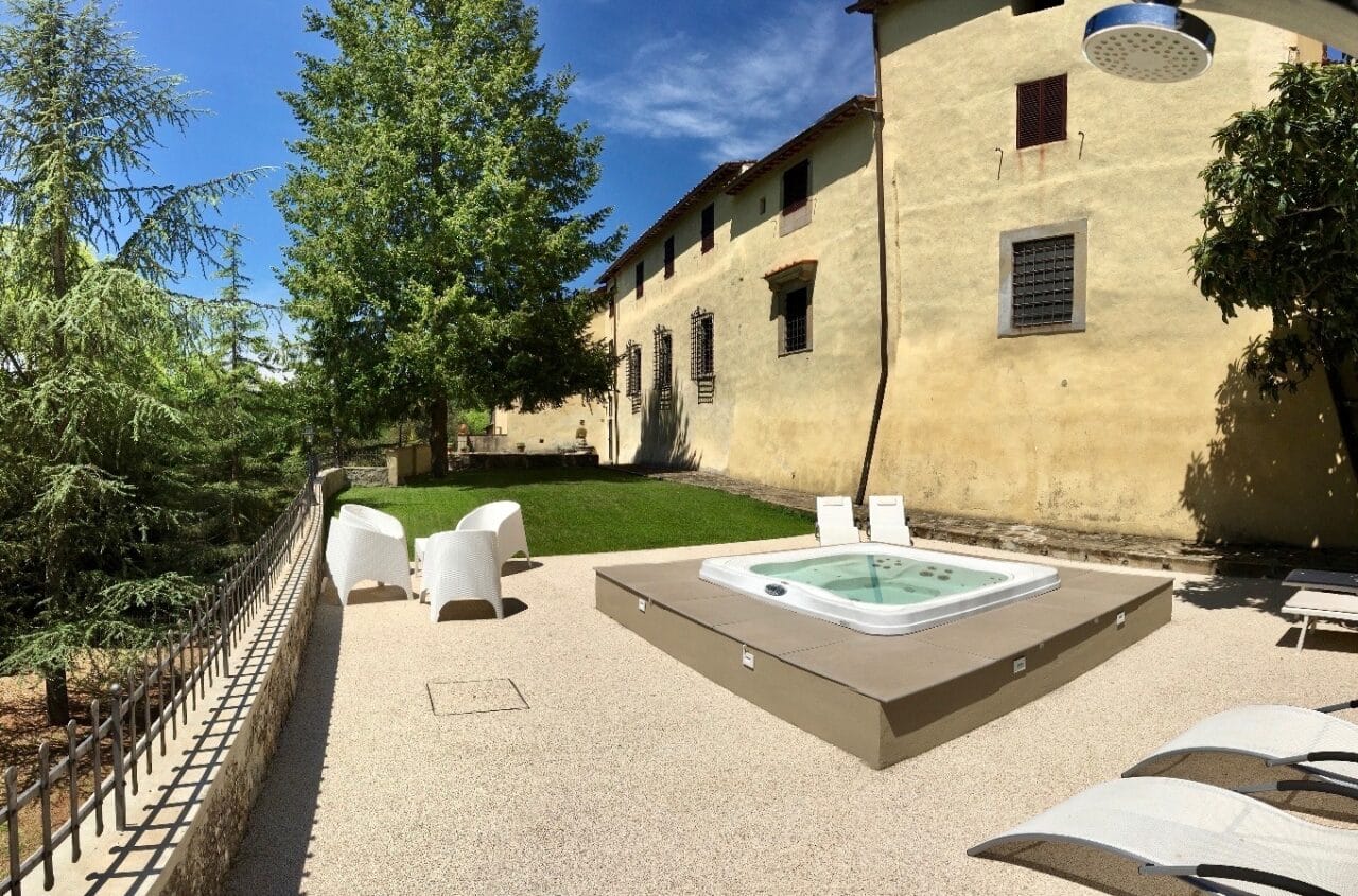 Jacuzzi®Profile™TO ORDER Hot Tub | Oyster Pools & Hot Tubs - Wales