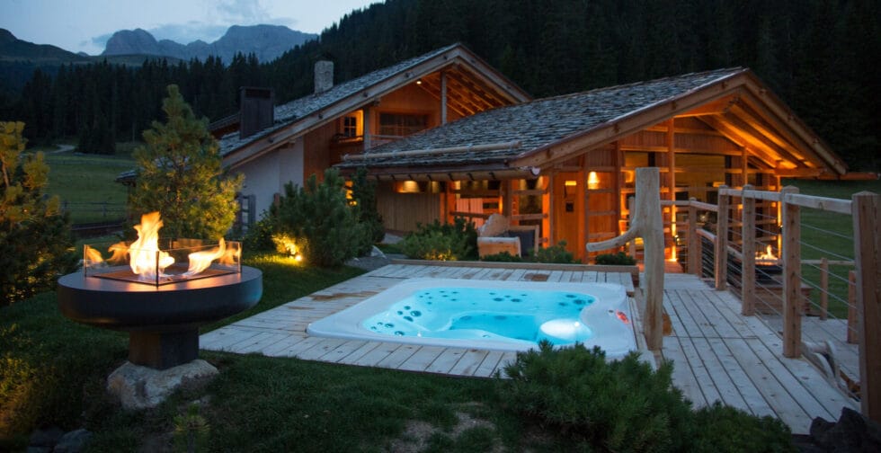 Jacuzzi®Profile™TO ORDER Hot Tub | Oyster Pools & Hot Tubs - Wales