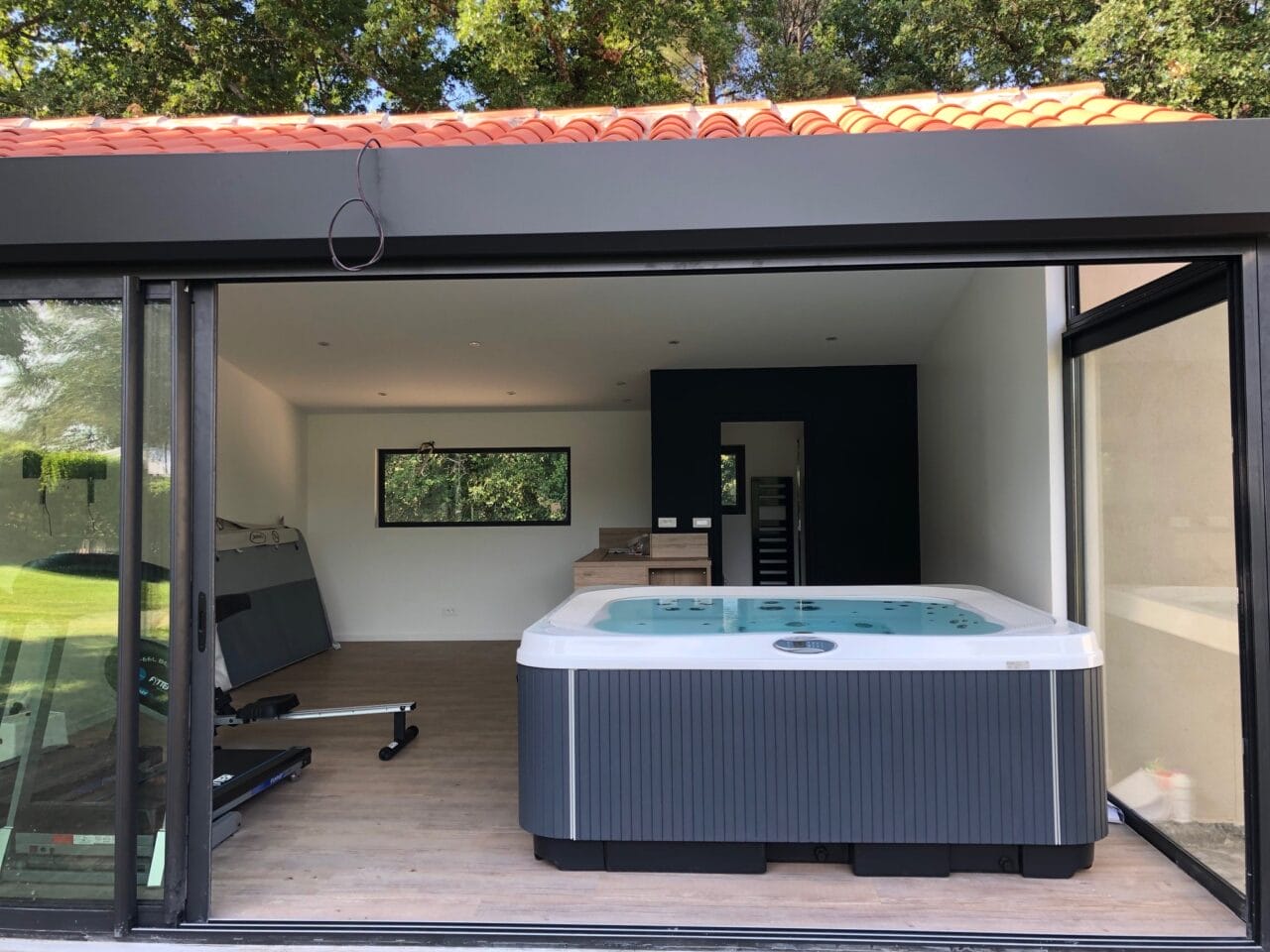 Jacuzzi®Profile™TO ORDER Hot Tub | Oyster Pools & Hot Tubs - Wales