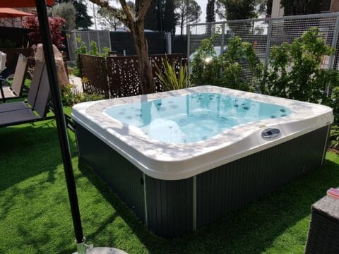 Jacuzzi®Profile™TO ORDER Hot Tub | Oyster Pools & Hot Tubs - Wales