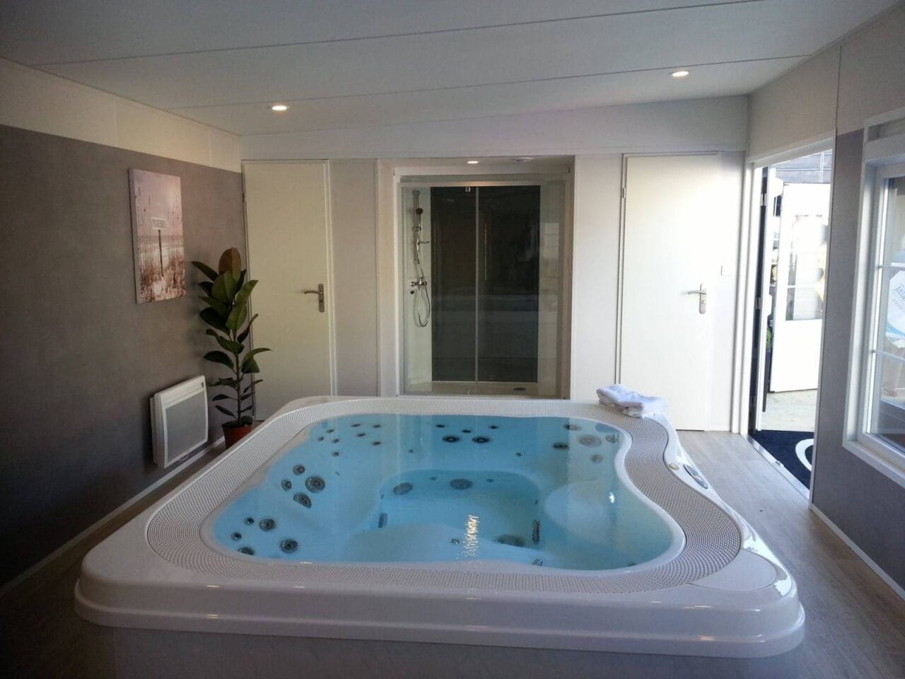 Jacuzzi®Profile™TO ORDER Hot Tub | Oyster Pools & Hot Tubs - Wales