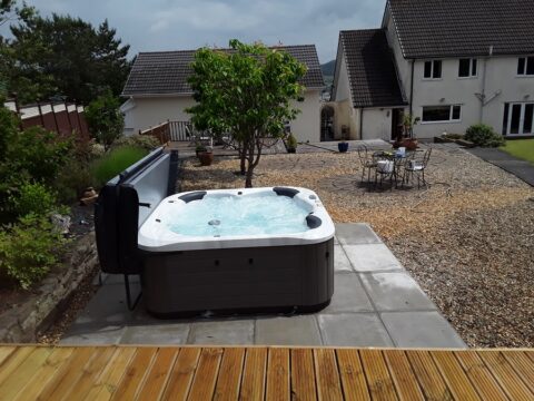 Sun & Soul:Soul 550 Hot Tub | Oyster Pools & Hot Tubs - Wales