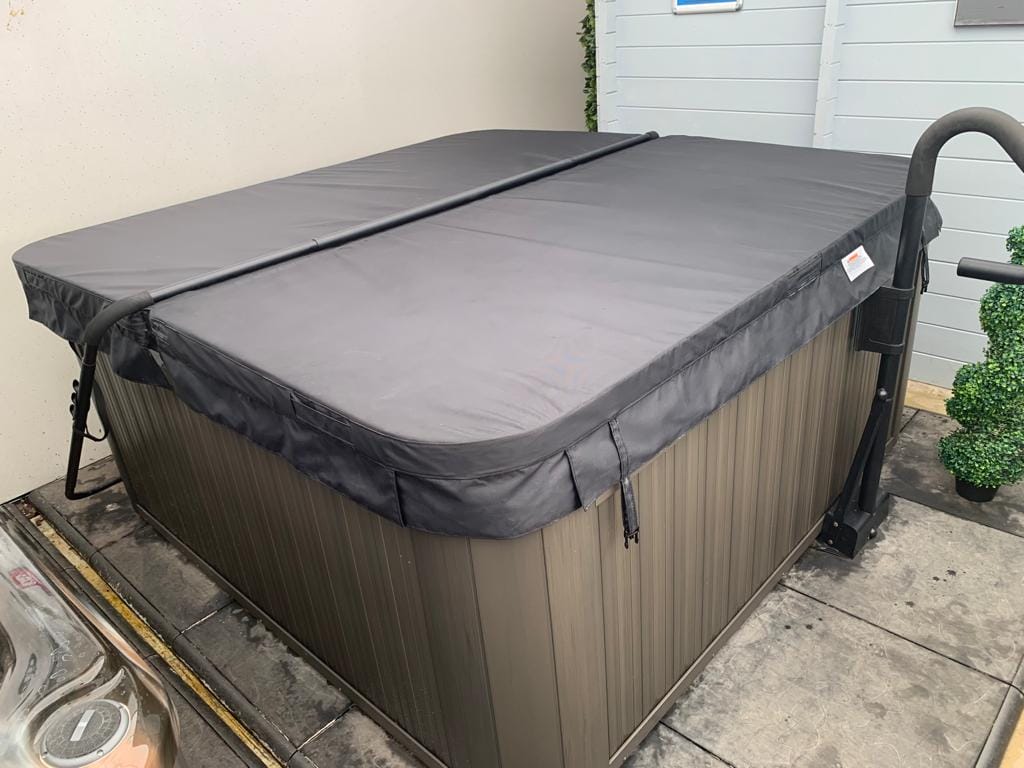 Jacuzzi®J-235IP™ Ex-Display Hot Tub | Oyster Pools & Hot Tubs - Wales