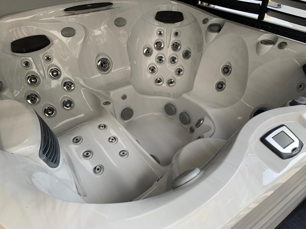 Jacuzzi®J-435™ Ex-Display Hot Tub | Oyster Pools & Hot Tubs - Wales