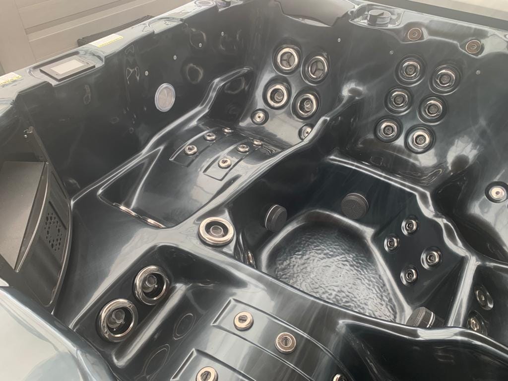 VortexCobalt Hydroplus Ex-Display: SOLD Hot Tub | Oyster Pools & Hot Tubs