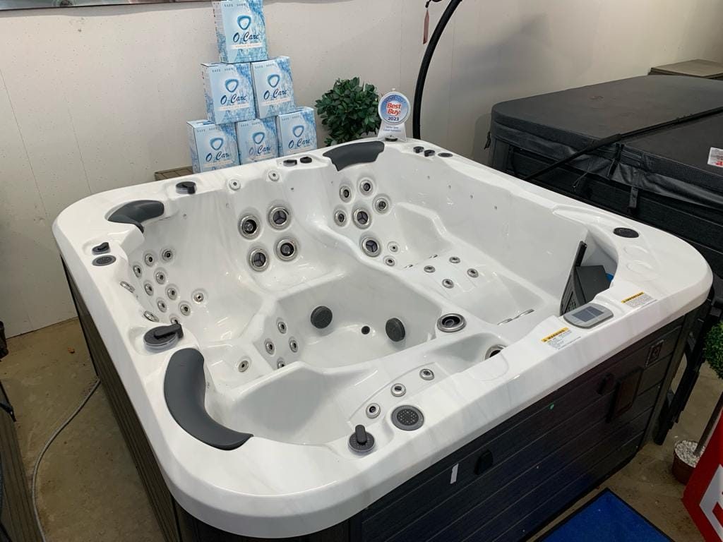 Vortex Spas™Cobalt™SOLDEX-DISPLAY Hot Tub | Oyster Pools & Hot Tubs